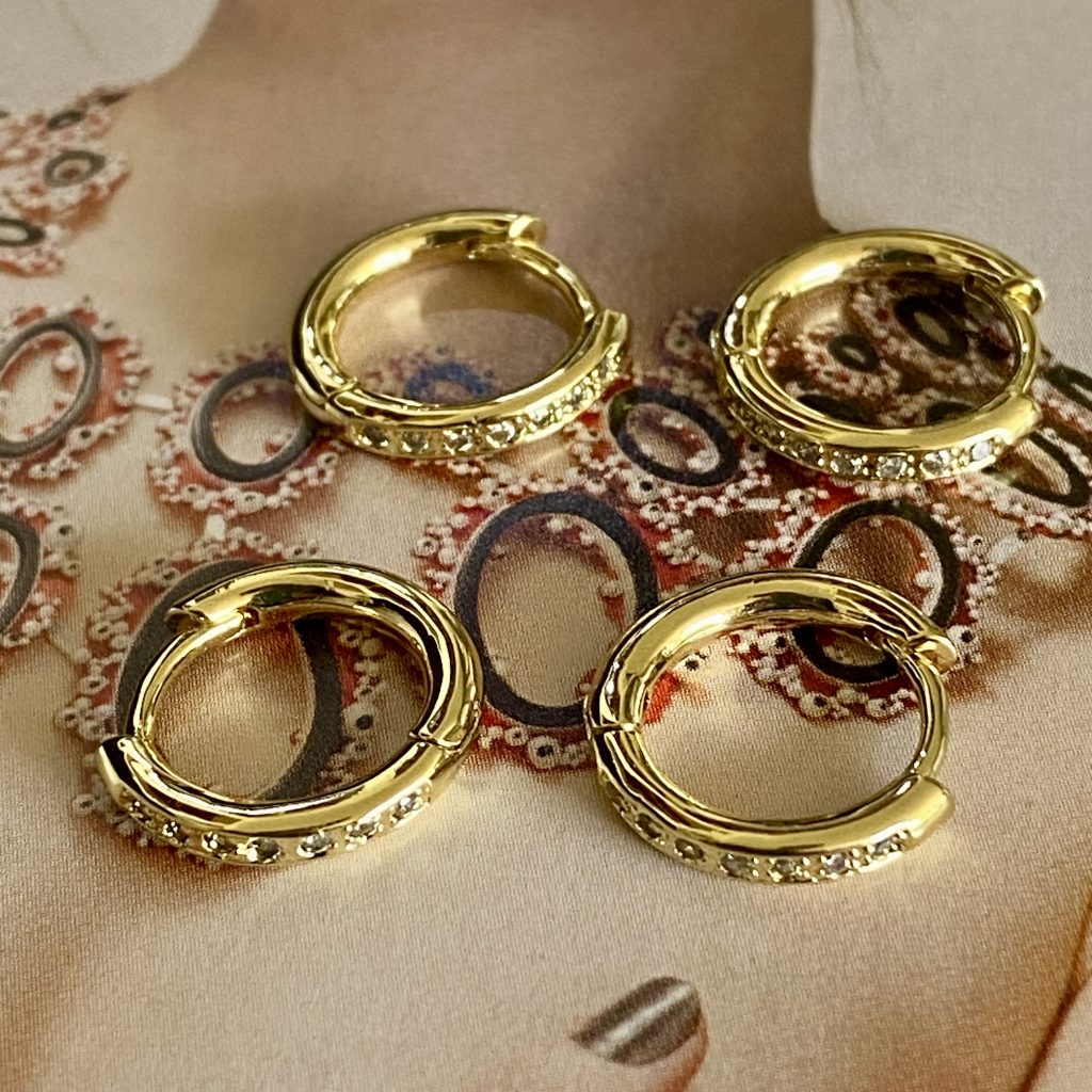 Aro Argollita Clásica Gold 1.4 cm Colección Gold Addict 1 Par – Joyas ...